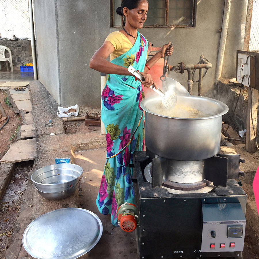 Communities of Change - Cooking Mid-Day Meals with Less Fuel - Envirofit